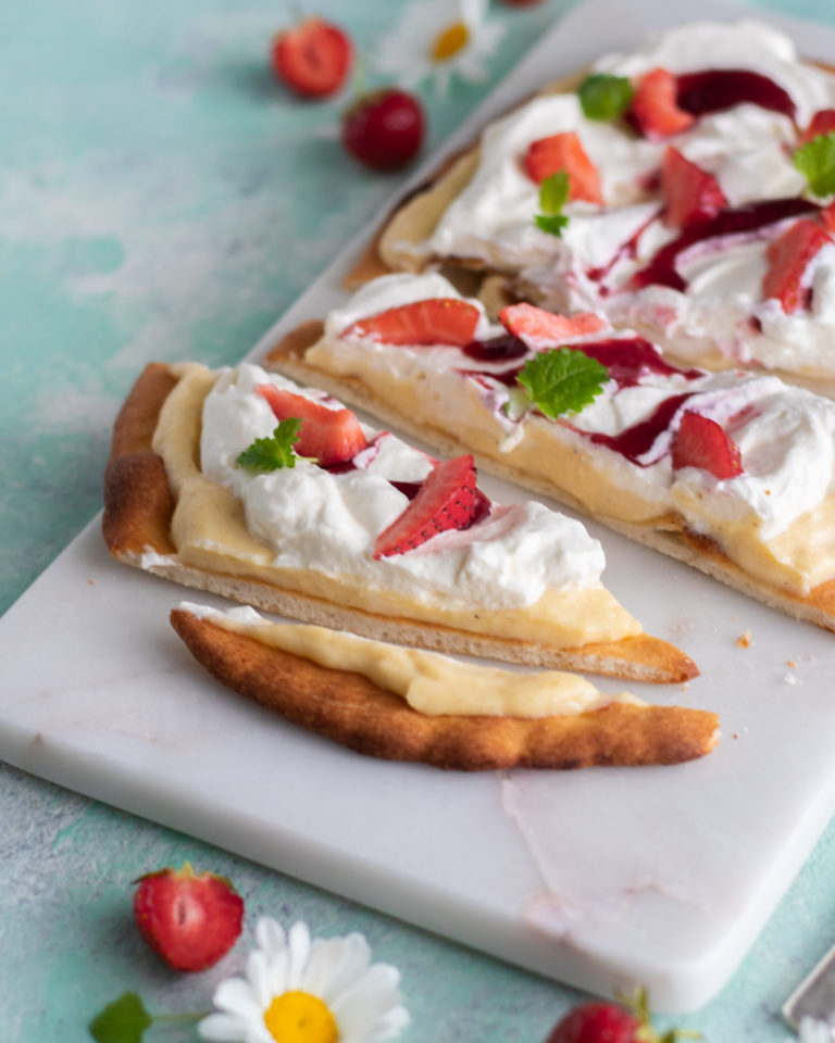 Jordgubbstårta pizza – Camilla Hamid