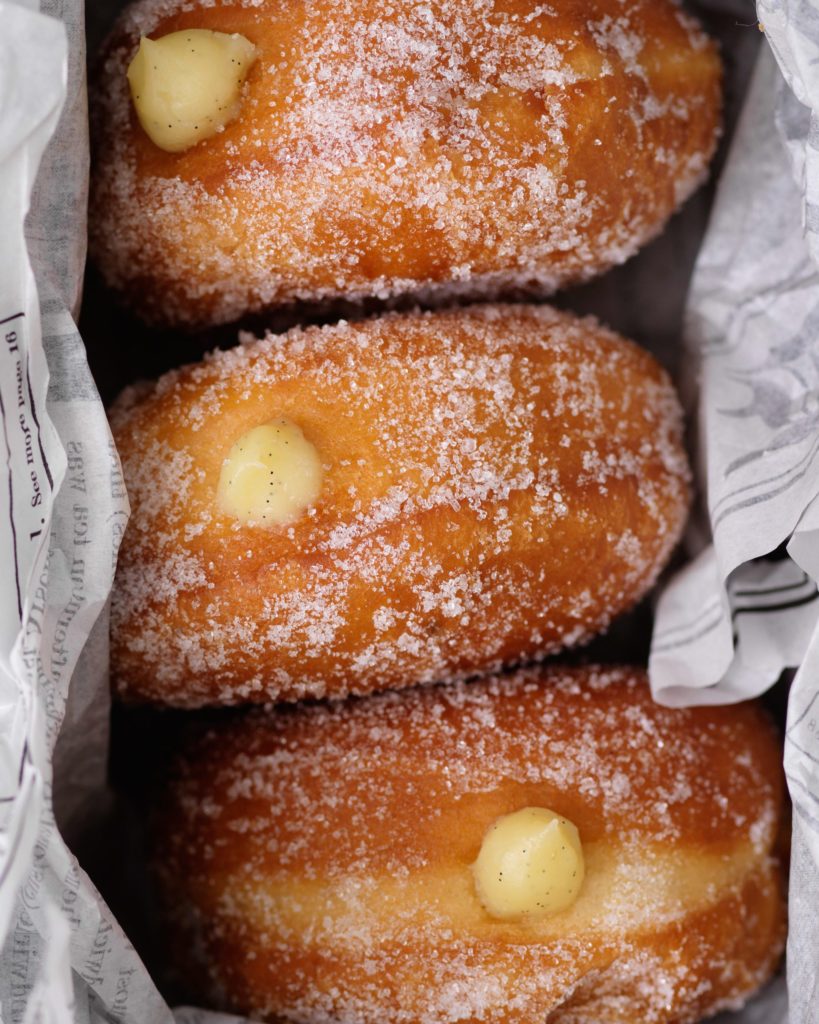 Munkar med vaniljkräm – Camilla Hamid