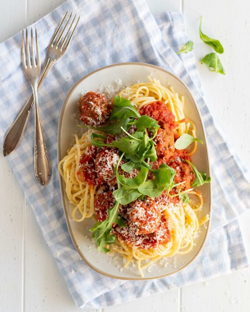 Lady & Lufsen pasta (Köttbullar i tomatsås med spaghetti) – Camilla Hamid