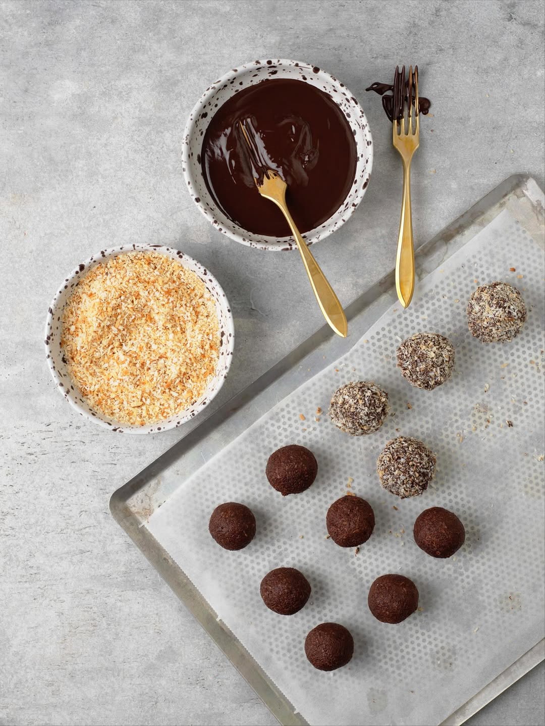 Lyxiga chokladbollar med rostad kokos – Camilla Hamid